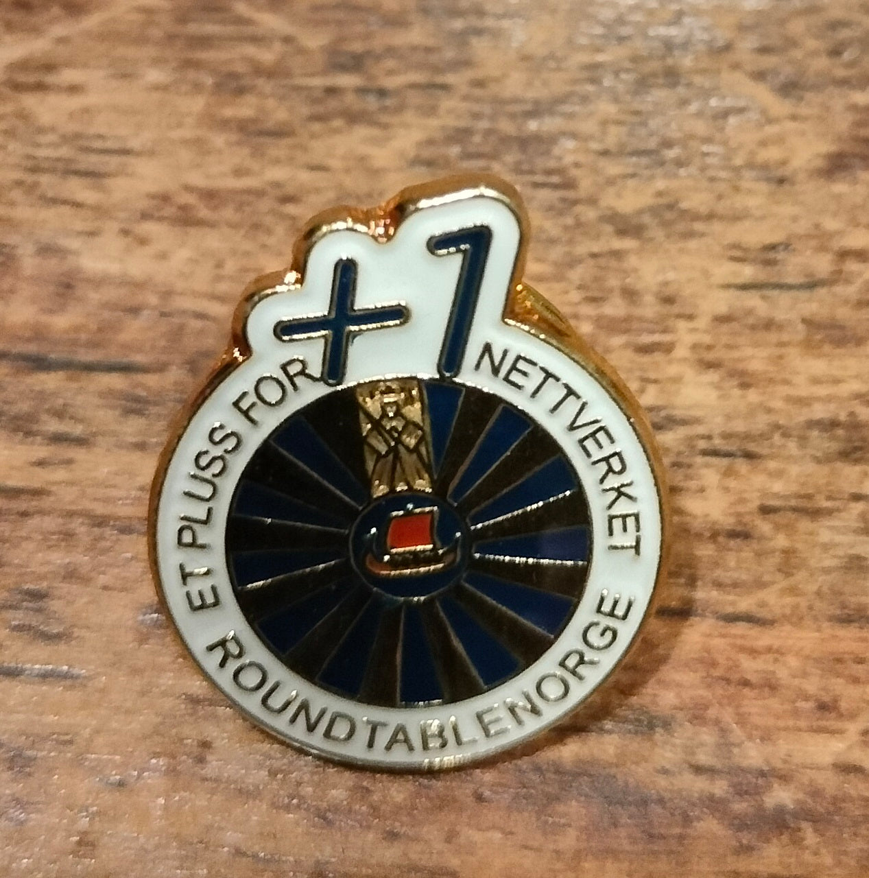pluss 1 pin – roundtable-norge