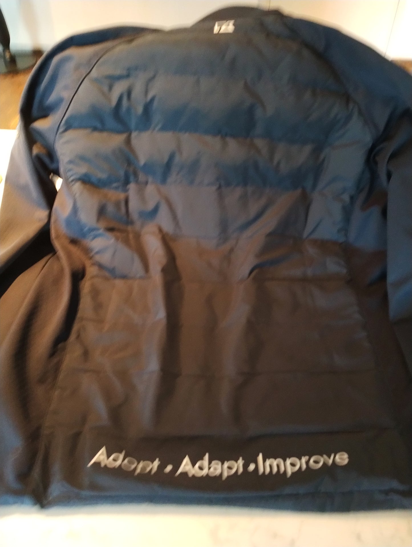 RTN Subtile Collection Jakke - Adopt Adapt Improve Refleks – roundtable ...